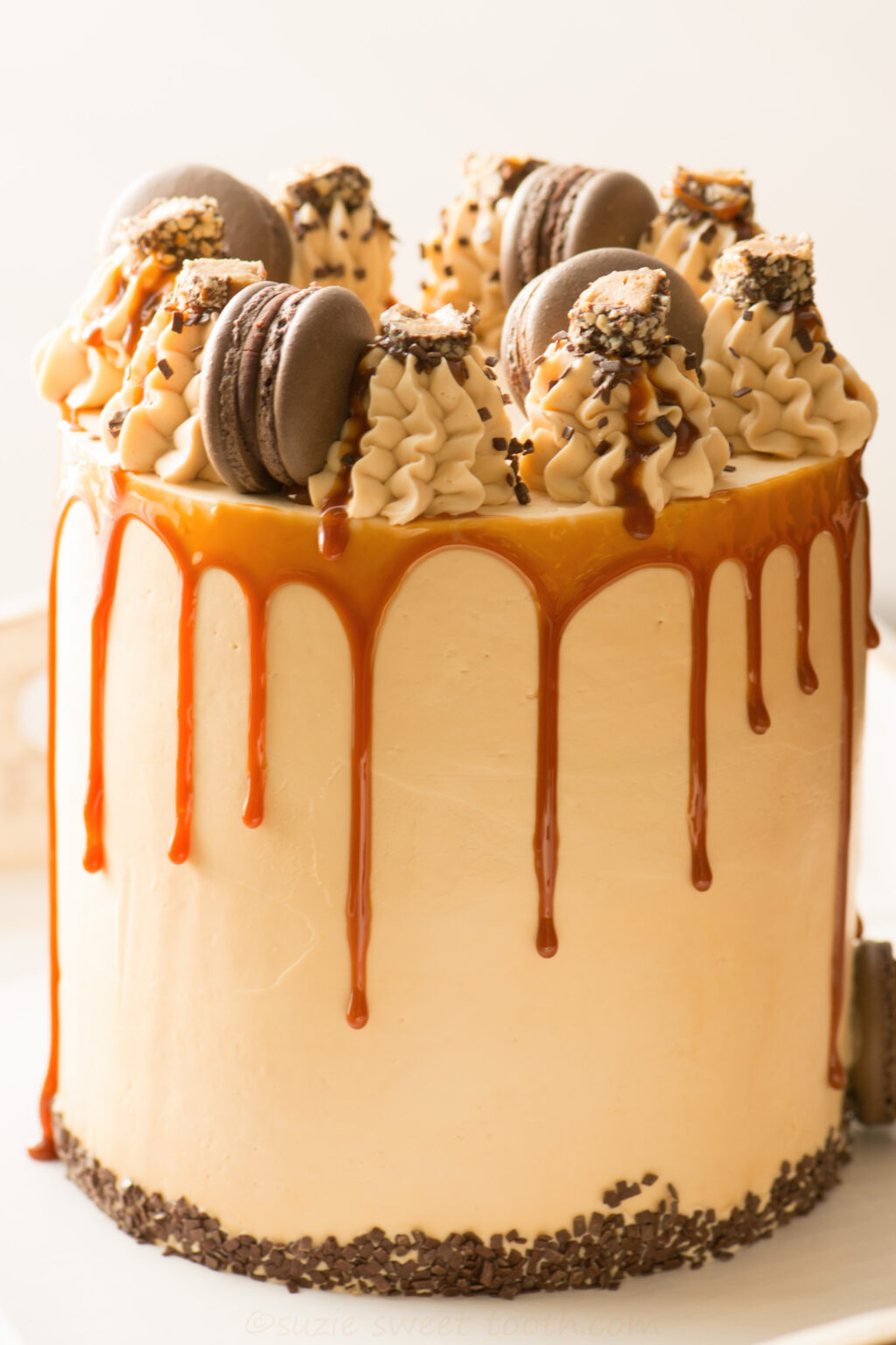 27 Modern Birthday Cakes That Are Almost Too Gorgeous to Eat - The ...